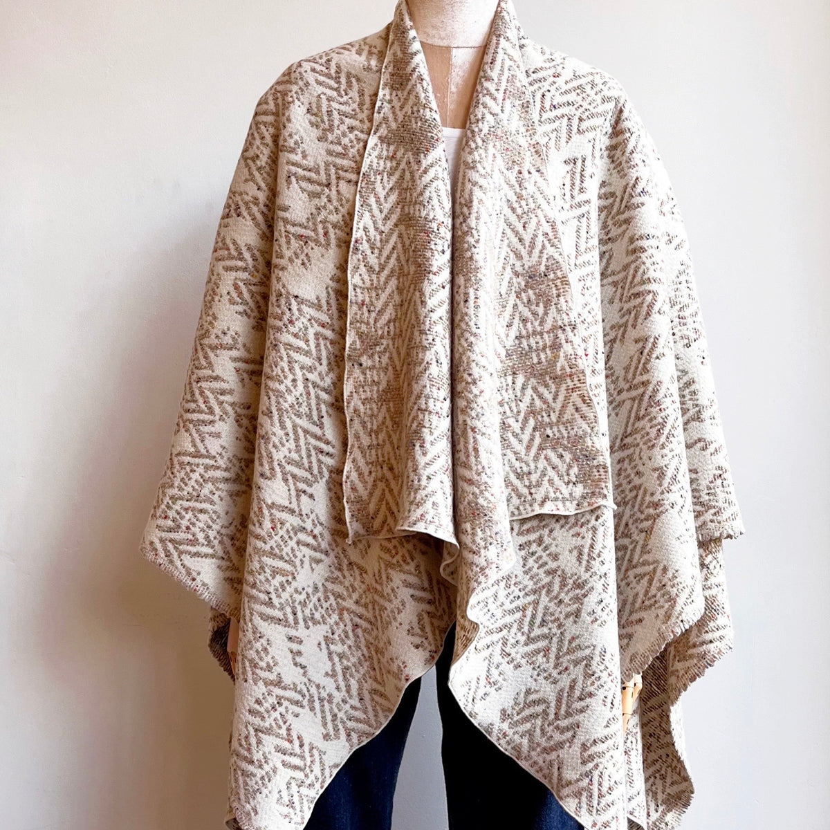 White & Flax Speckled Chevron Zero-Waste Reversible Cape – Made X Hudson